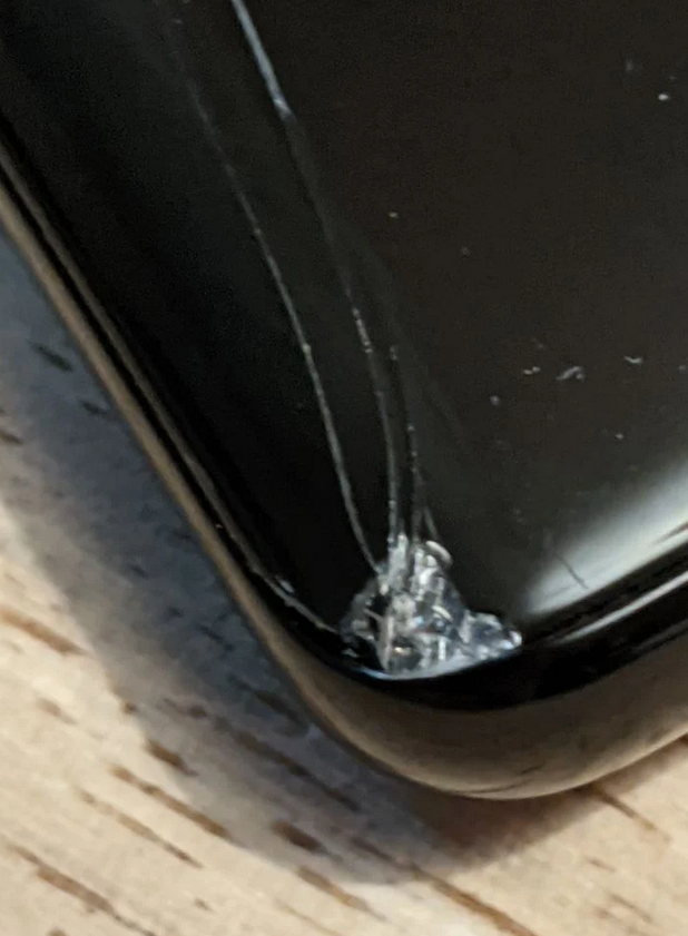 Google Pixel 6 series screen cracking issue could be a manufacturing ...