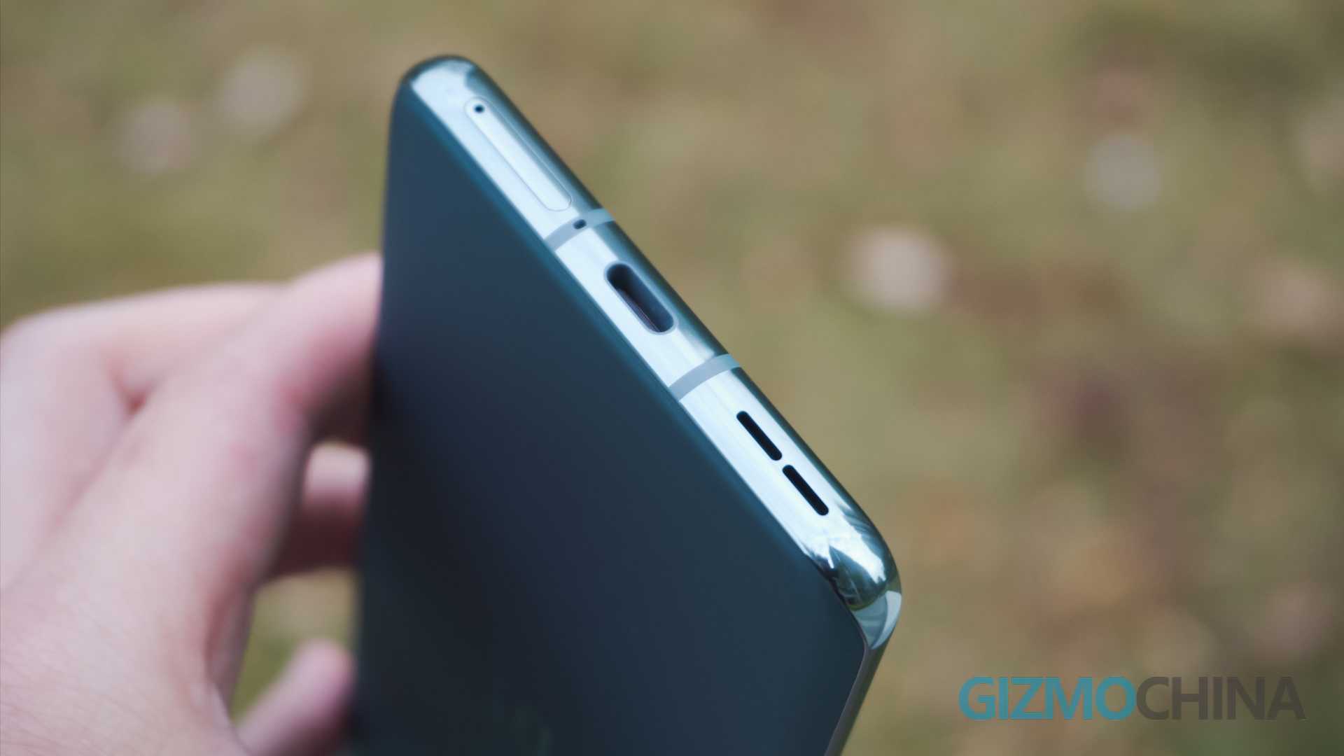 OnePlus 10 Pro Unboxing & First Impression: Good looking design but ...