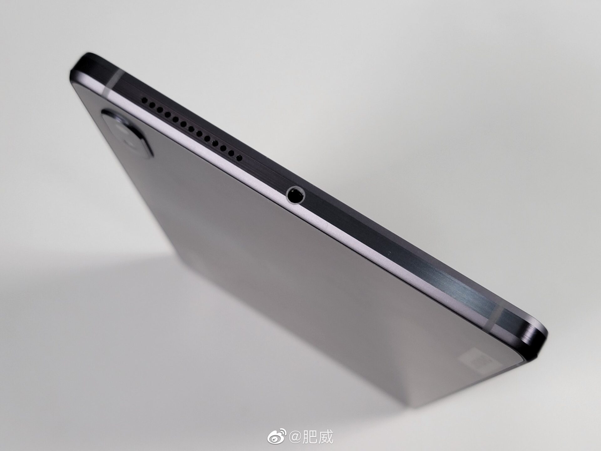 Lenovo Legion Y700 gaming tablet detailed specs revealed