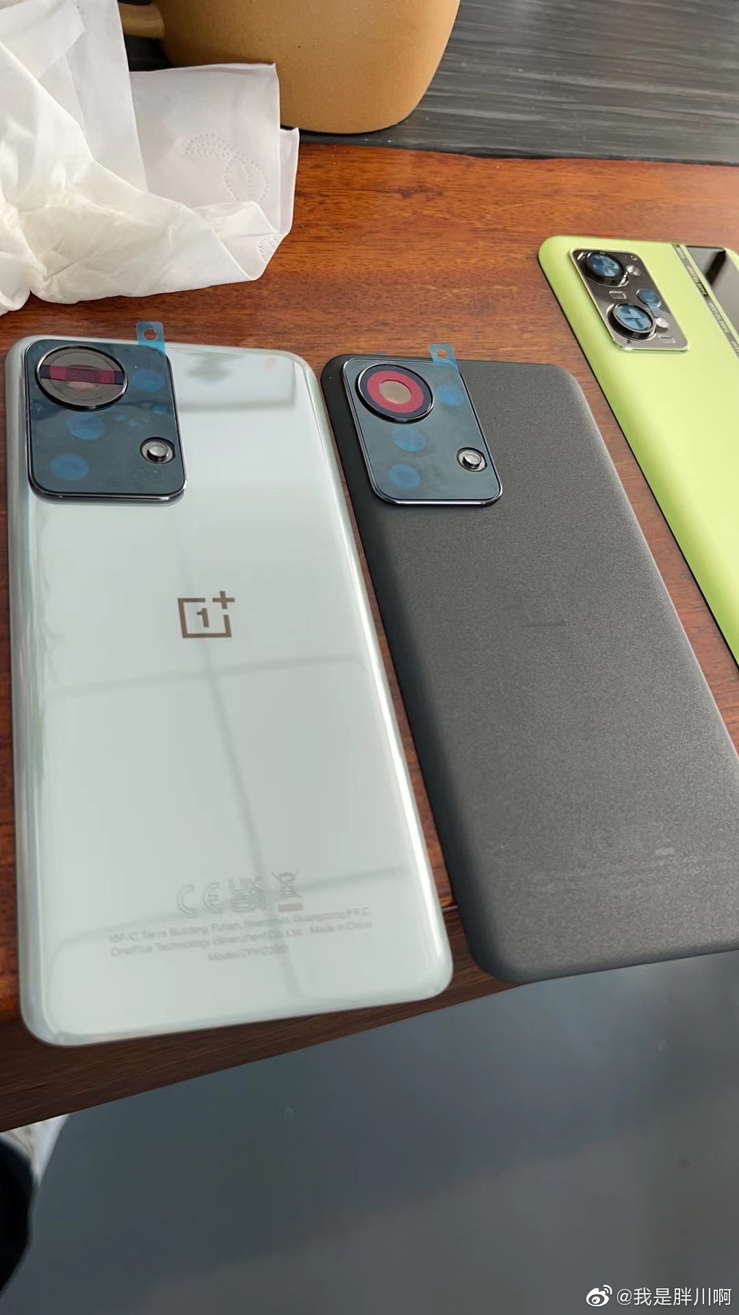 Alleged OnePlus 10 back panel image surfaces, reveals distinct design ...