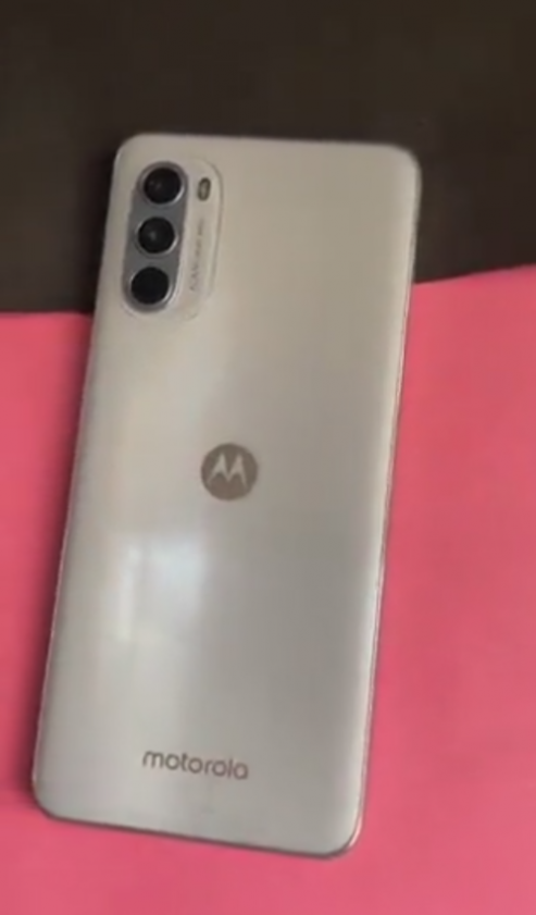 Moto G52 hands-on video leaked before the official launch - Gizmochina