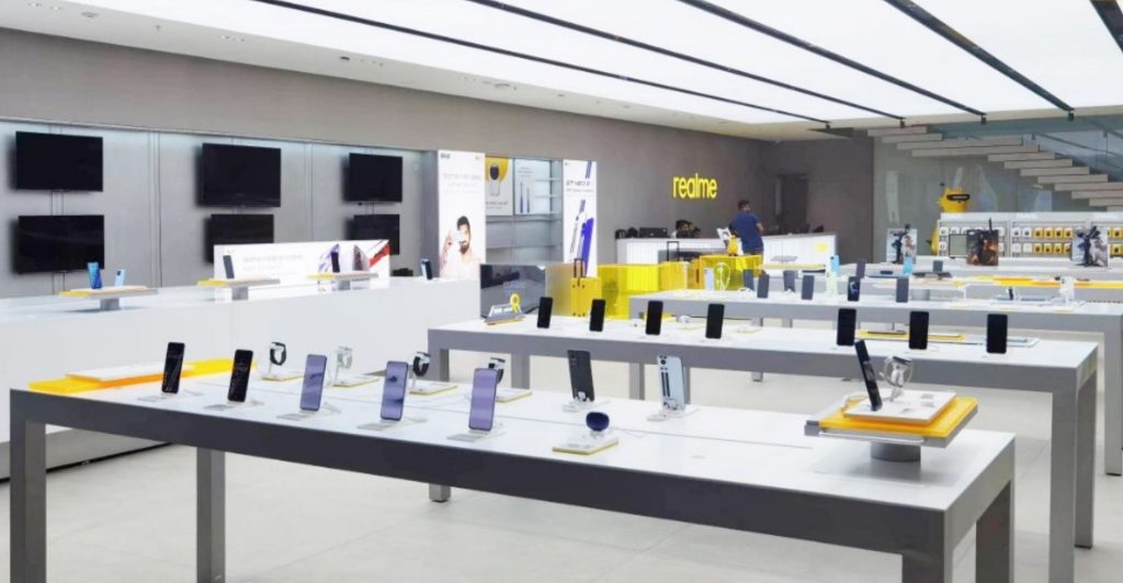 Realme opens its world's first offline flagship store in Ahmedabad, India - Gizmochina