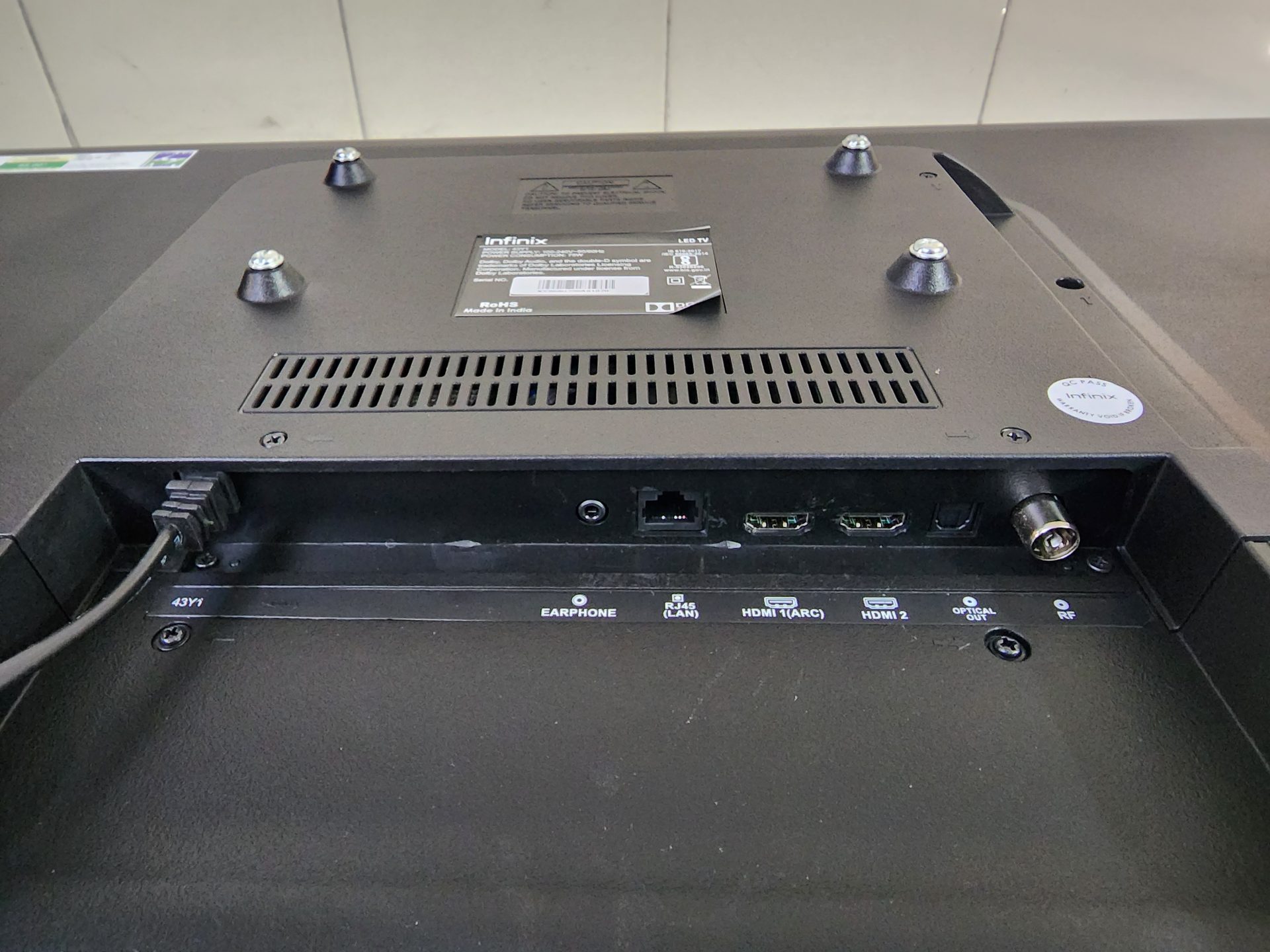 Infinix 43Y1 Smart TV First Impressions - Gizmochina