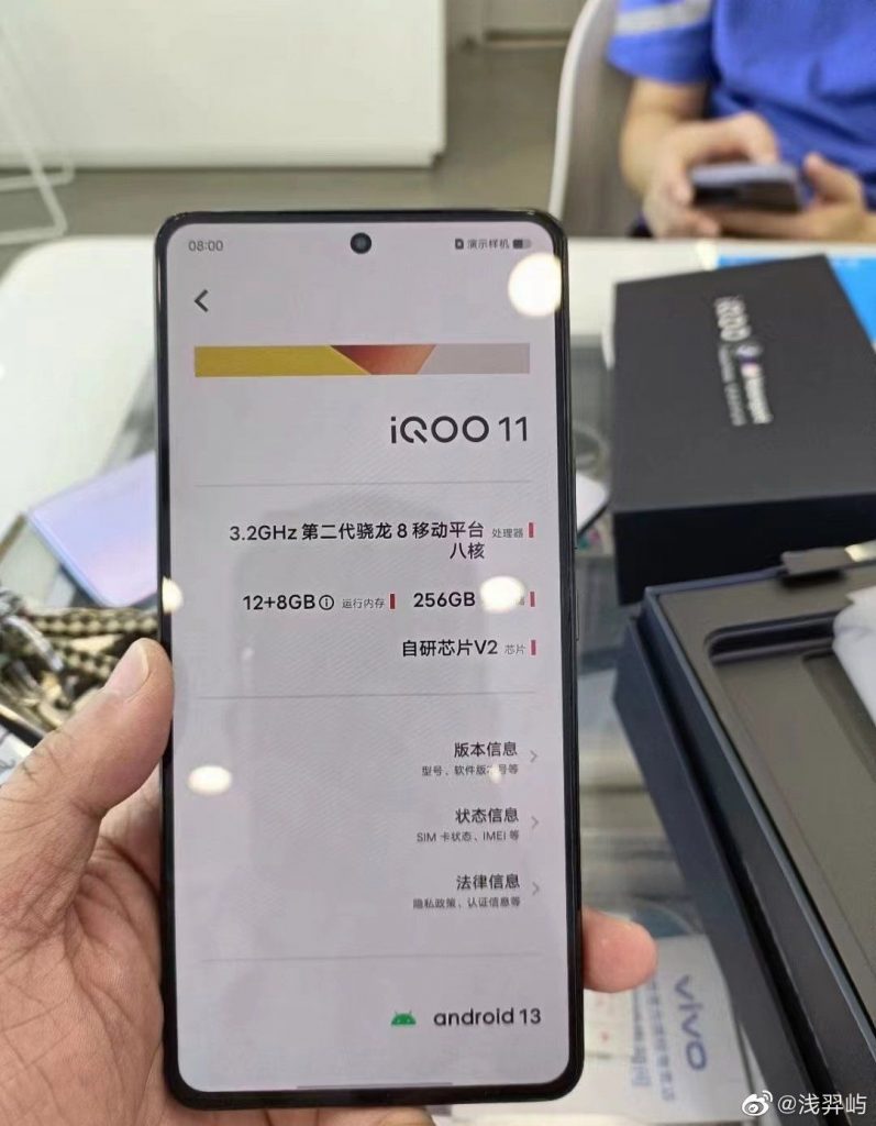 iQOO 11 Live Shots Emerge to Showcase Front, Rear Design & Key Specs - Gizmochina
