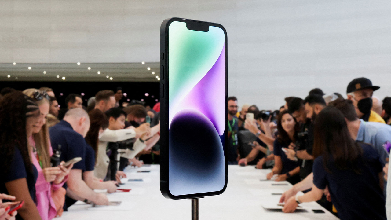 Foxconn Offers Money to Rebelling Workers to Leave iPhone Factory ...