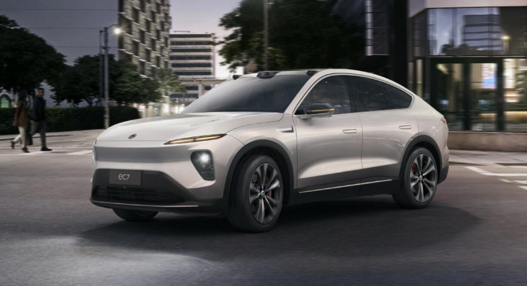 NIO EC7 SUV With an Automatic Battery Swap Launched Alongside the Electric ES8 SUV - Gizmochina