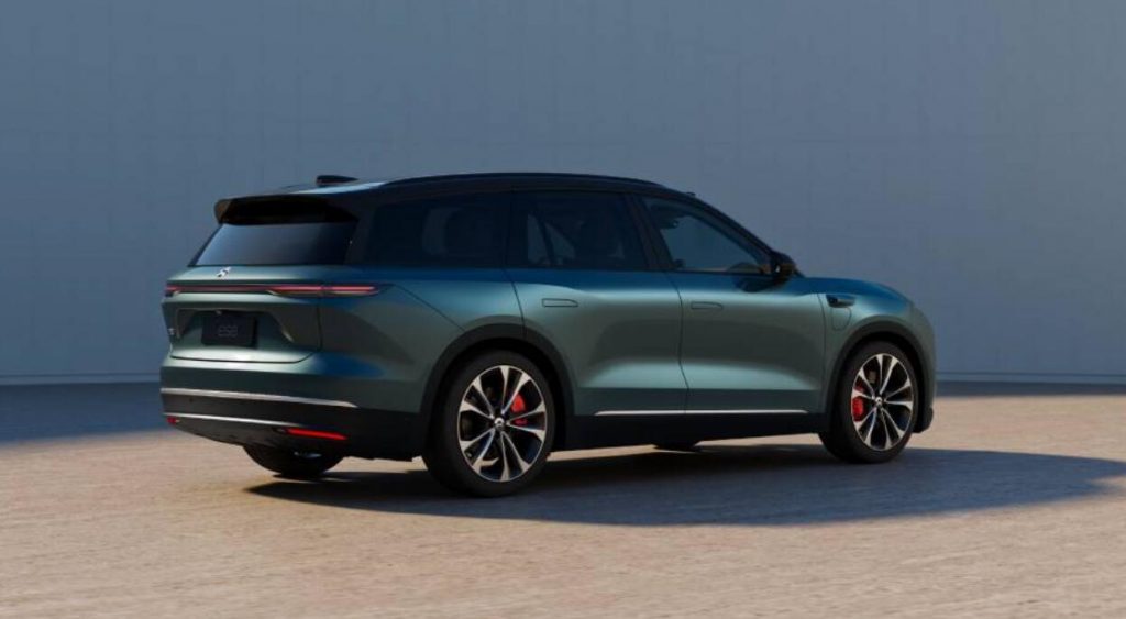 NIO EC7 SUV With an Automatic Battery Swap Launched Alongside the Electric ES8 SUV - Gizmochina
