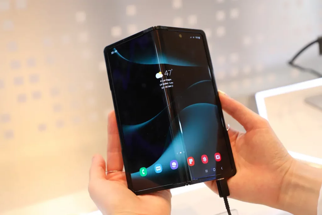 Samsung Display's New Prototype Folding Phone Hinge Can Rotate 360 ...