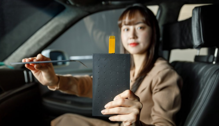 LG Unveils Slew of New Display Tech; 17" Foldable OLED Panel, 8" 360 ...