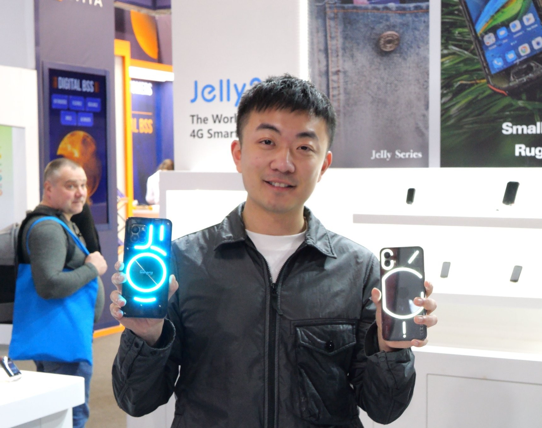Nothing CEO Carl Pei Poses with a Phone (1) Clone at MWC 2023 - Gizmochina