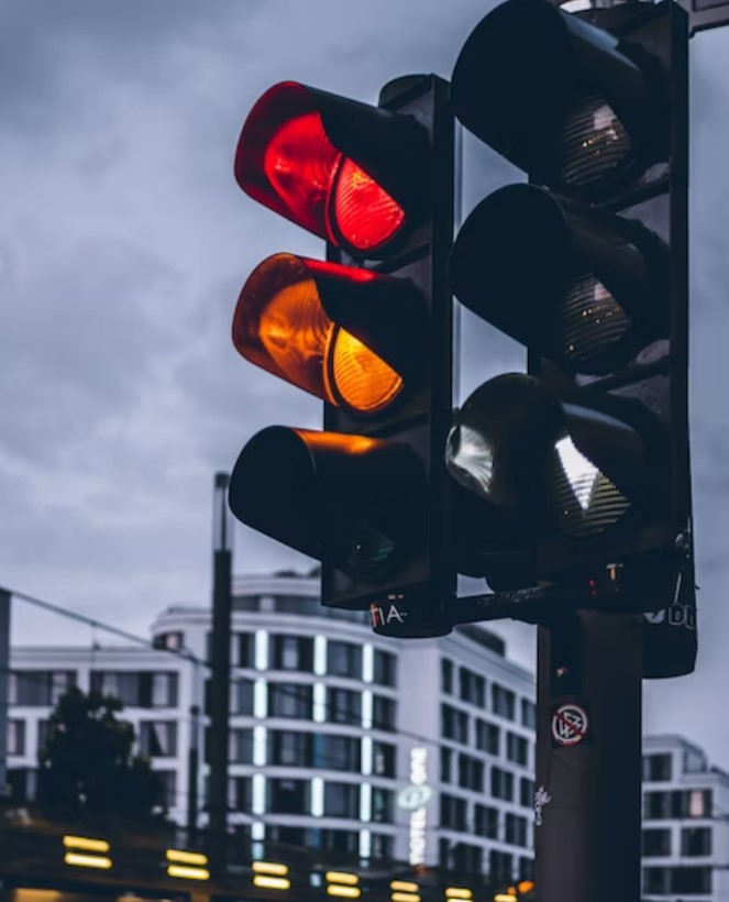 Researchers Say Self Driving Cars Need a Fourth Light on Traffic ...