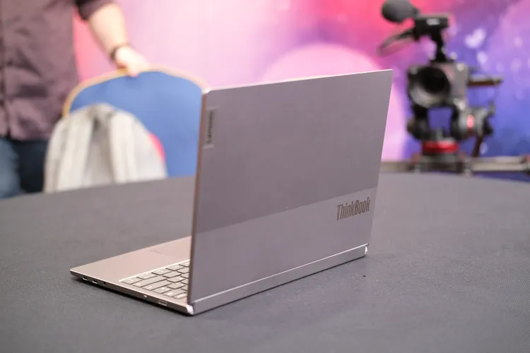 Lenovo Rollable Laptop and Smartphone Prototypes Hint at Future of ...