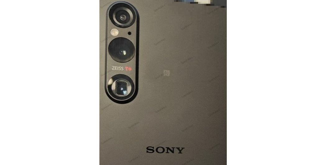 Sony Xperia 1 V Live Shot Appears to Reveal Persicope Zoom Camera, Rear ...