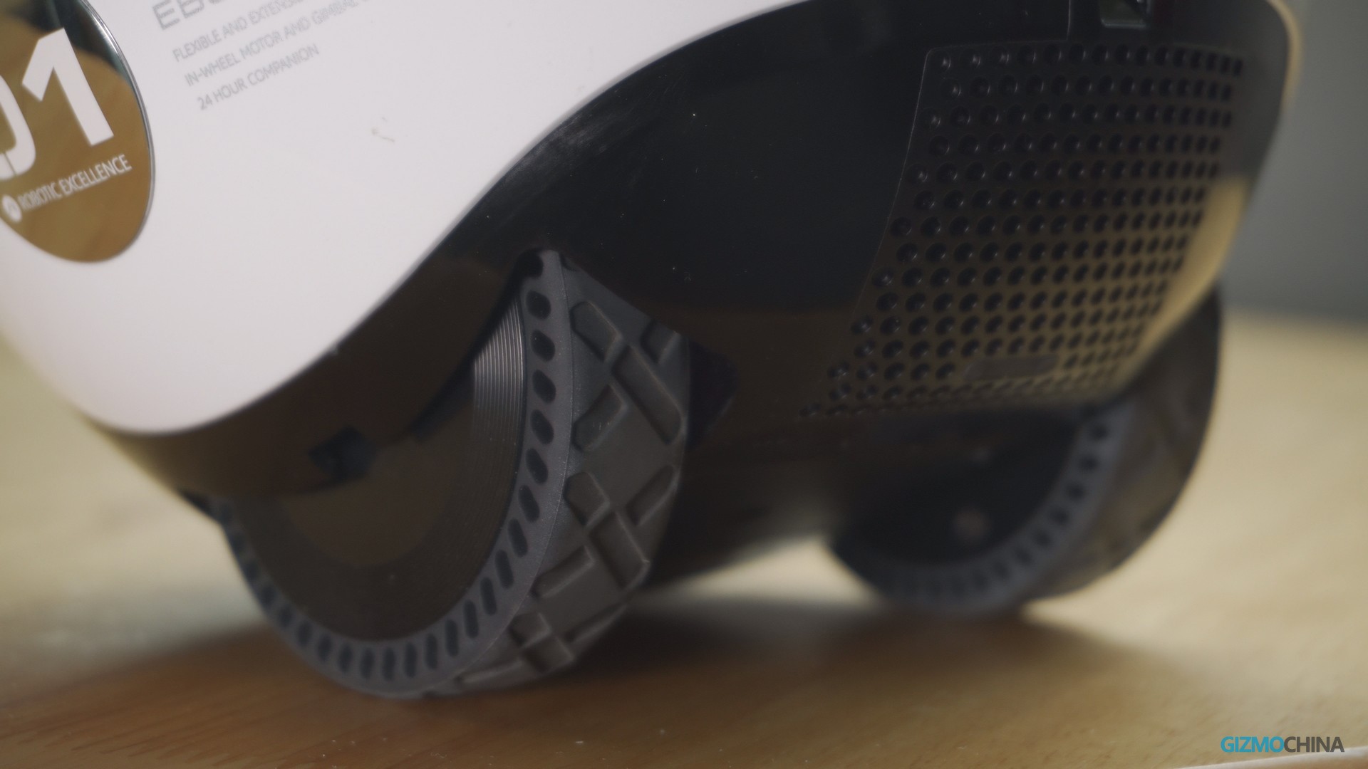 Enabot EBO X Smart Home Robot Review: Looks like a BB-8! - Gizmochina