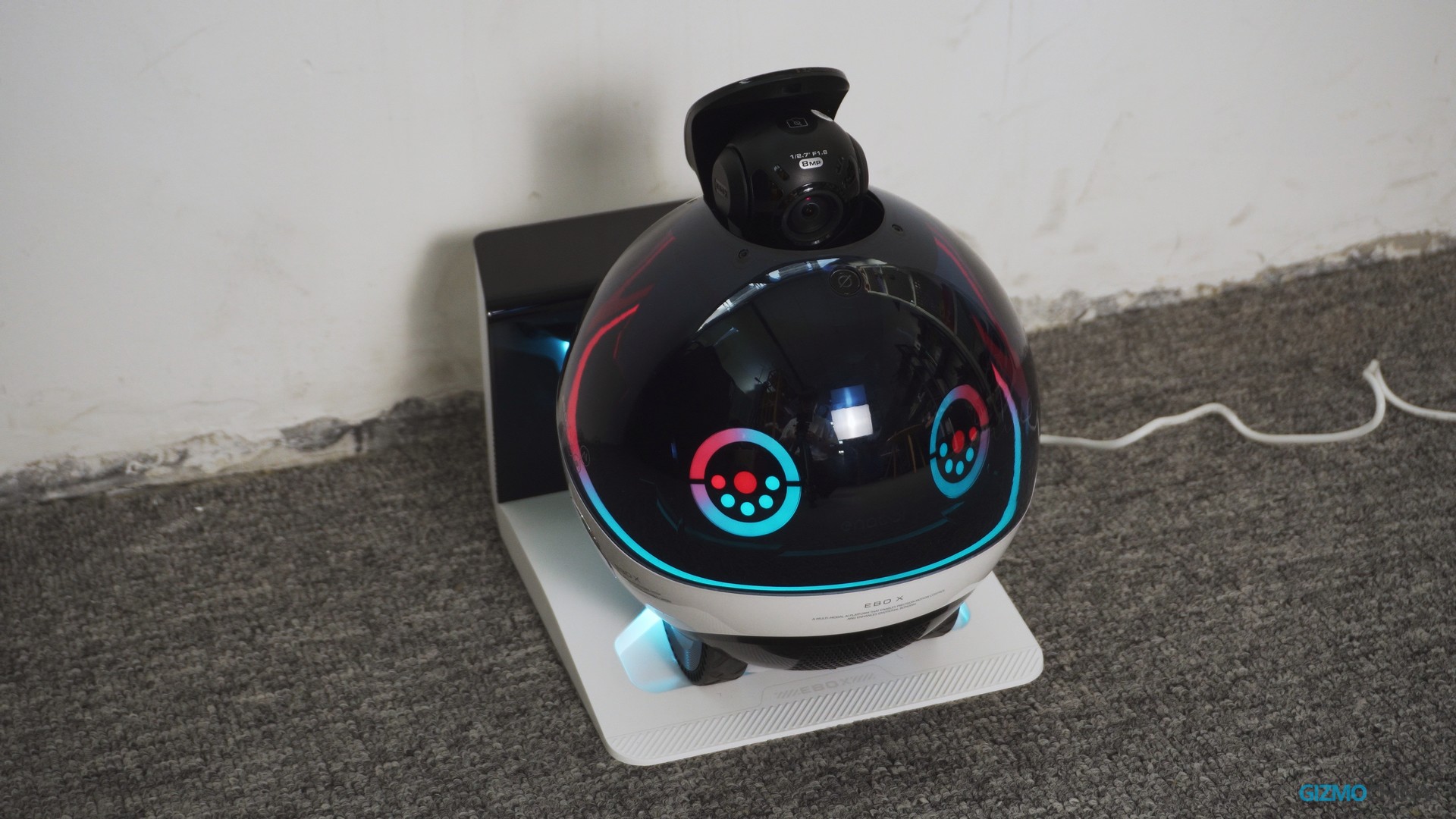 Enabot EBO X Smart Home Robot Review: Looks like a BB-8! - Gizmochina