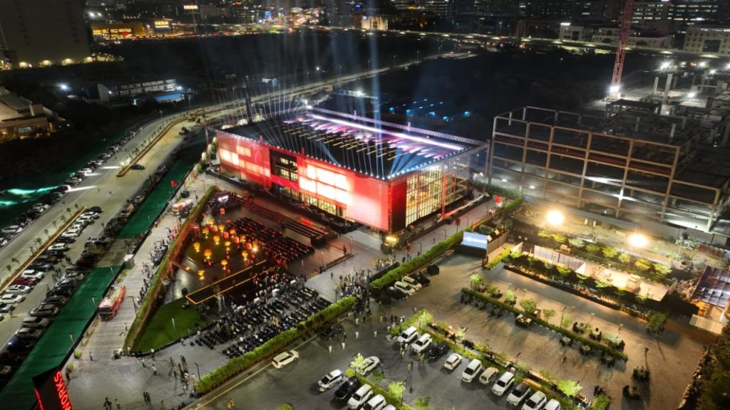 Apple Supplier Foxconn to create 100,000 Jobs for New Manufacturing ...