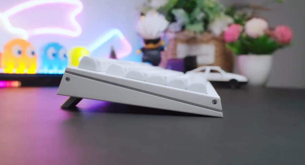 Lenovo Legion K7 2023 mechanical keyboard with Jiadalong G Yellow Pro ...