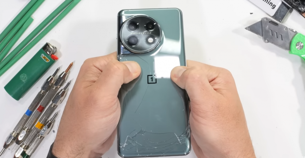 OnePlus 11 Barely Survives Bend Test, Breaks OnePlus 10 Pro/10T’s ...