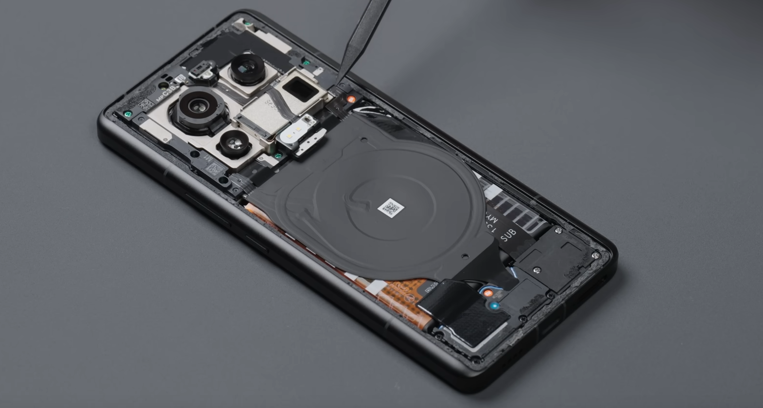 Xiaomi 13 Ultra teardown video reveals its inner workings & variable ...