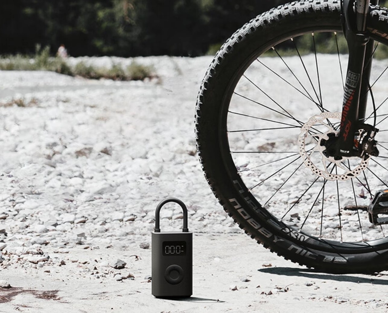 Xiaomi launches the MIJIA Tire Inflator 2 with a digital pressure ...