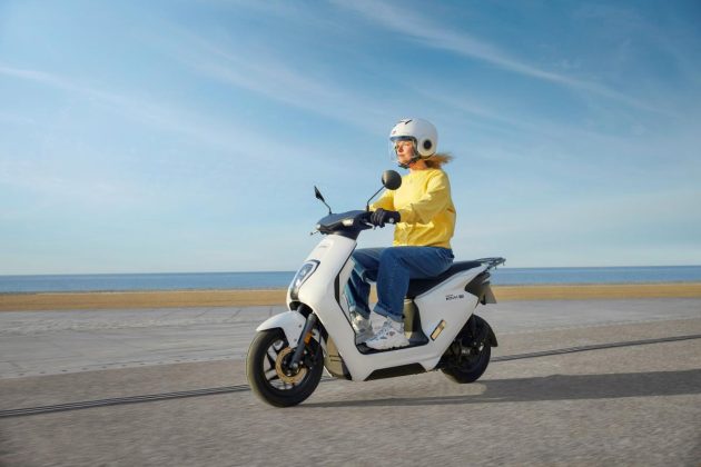 Honda EM1 E electric scooter with 45km/h top speed and 48km range ...