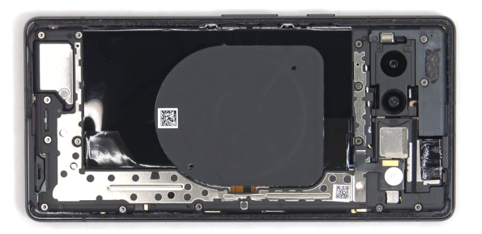 Google Pixel 7a teardown reveals its internal design - Gizmochina