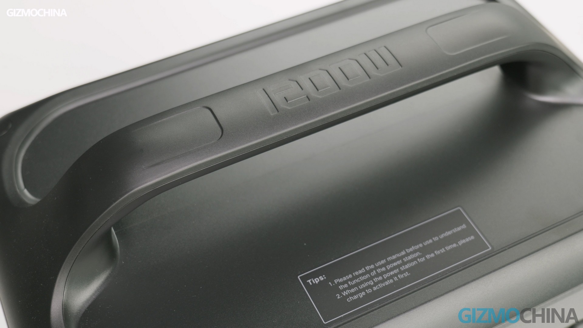 UGREEN PowerRoam 1200 Power Station Review: Omnipotence, Beautiful and ...