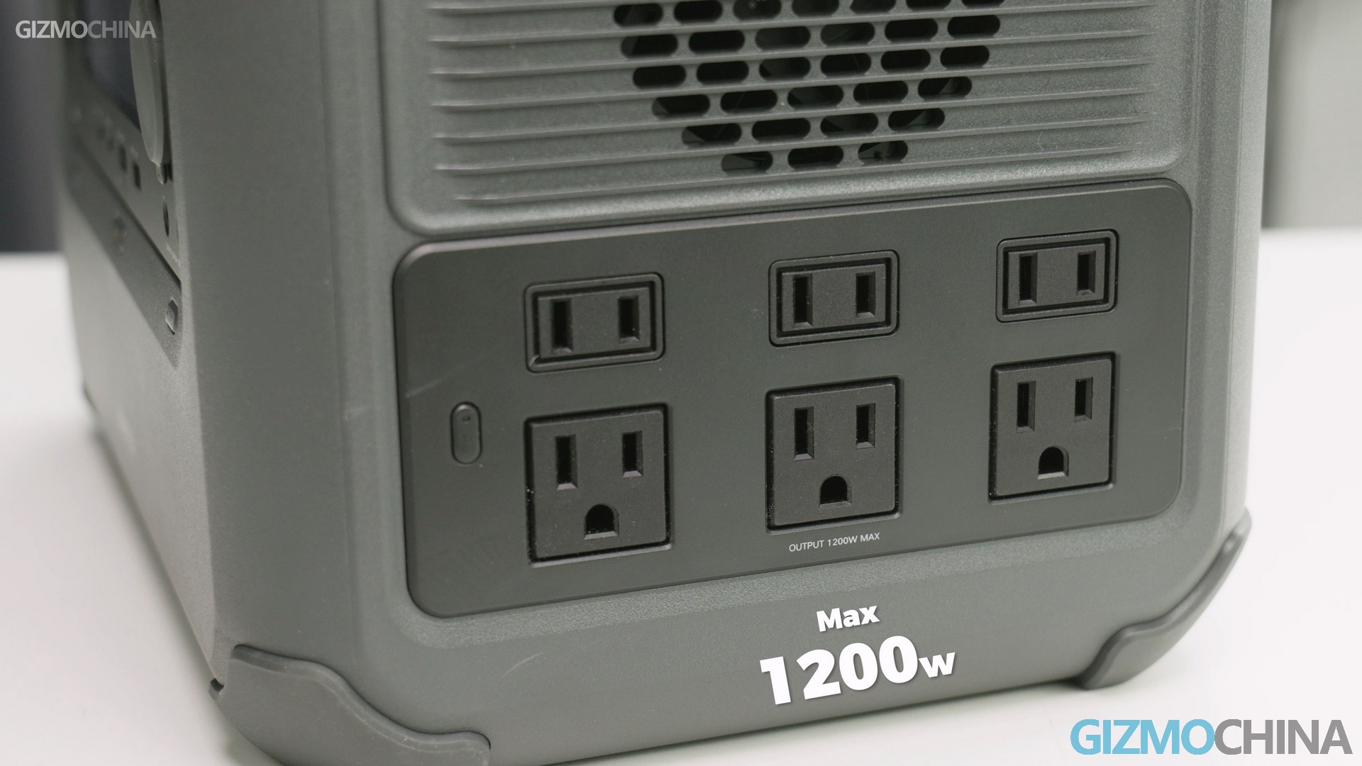 UGREEN PowerRoam 1200 Power Station Review: Omnipotence, Beautiful and ...