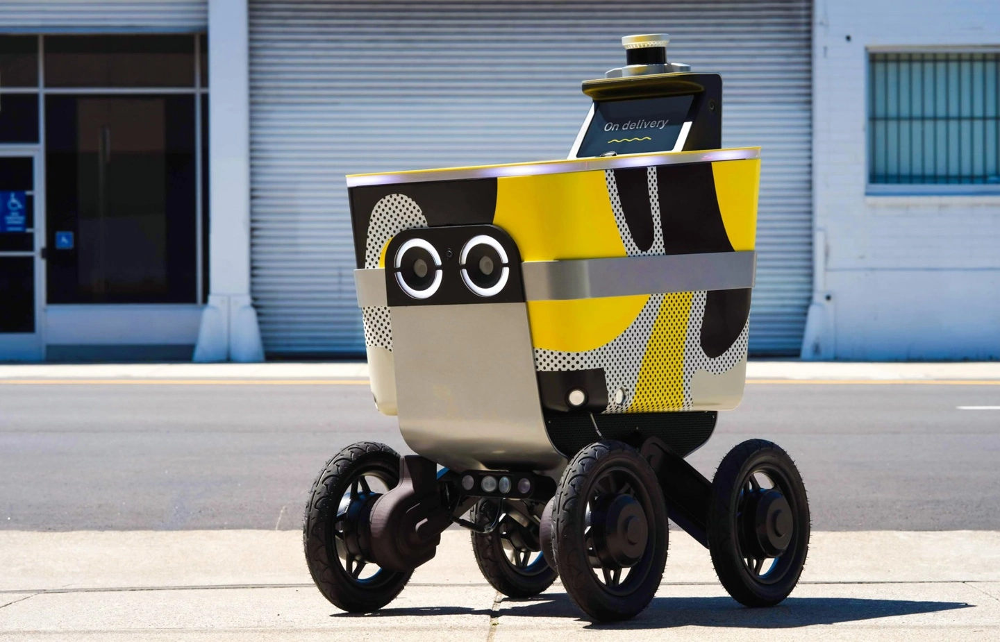 Uber & Serve Robotics will have a 2,000-Food-Delivery-Robot Fleet Soon ...