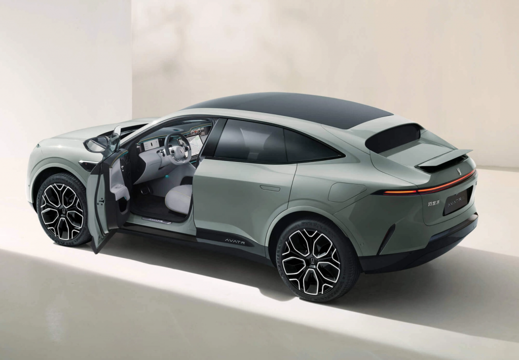 Huawei-Backed AVATR E12 Revealed with 600km Range and Huawei Technology ...