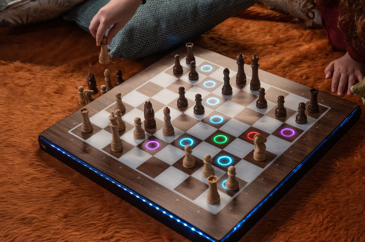 GoChess with a fully robotic smart board and self-moving pieces ...