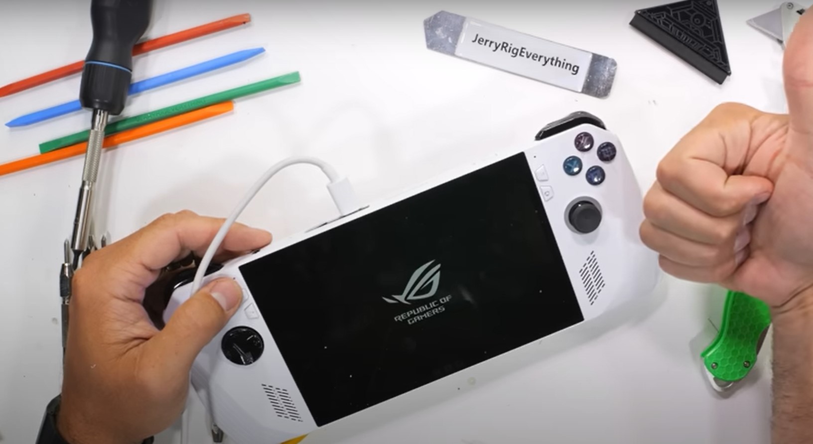 ASUS ROG Ally Survives JerryRigEverything's Bend Test But Disappoints ...