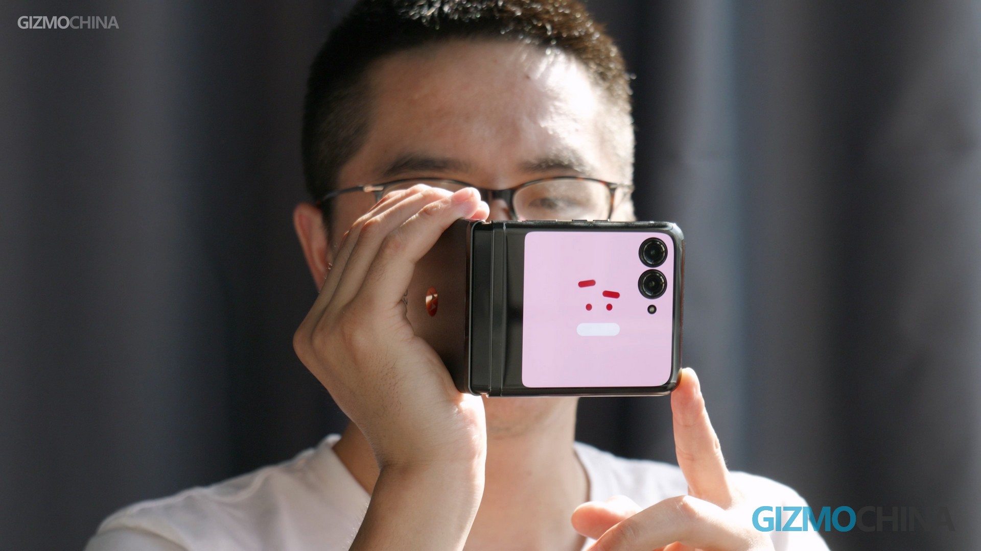 Should you buy Motorola Razr 40? - Gizmochina