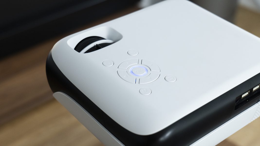 HAPPRUN H1 Review: Bring home a 200-inch theater for $100 - Gizmochina