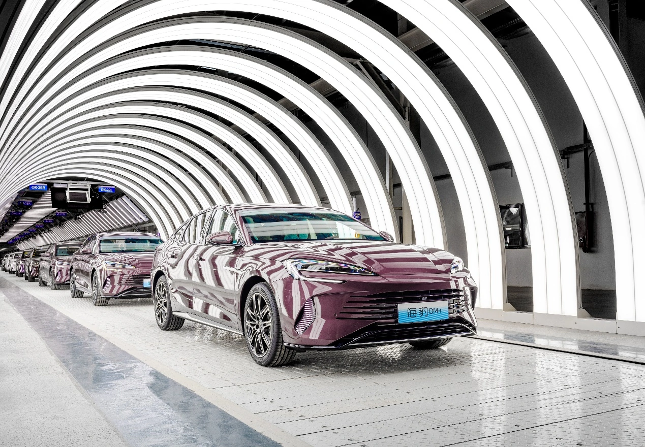 BYD's New Affordable Plug-in Hybrid Sedan, the Seal DM-i, Begins Mass ...