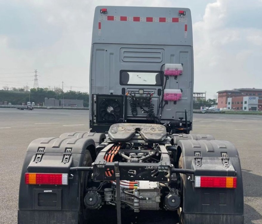 JAC Electric Truck inspired by the Tesla Semi spotted in China - Gizmochina