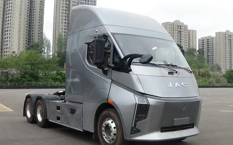 JAC Electric Truck inspired by the Tesla Semi spotted in China - Gizmochina