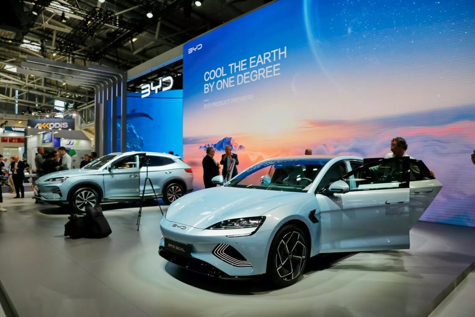 BYD Seal with up to 523HP powertrain and up to 570 km range debuts in ...