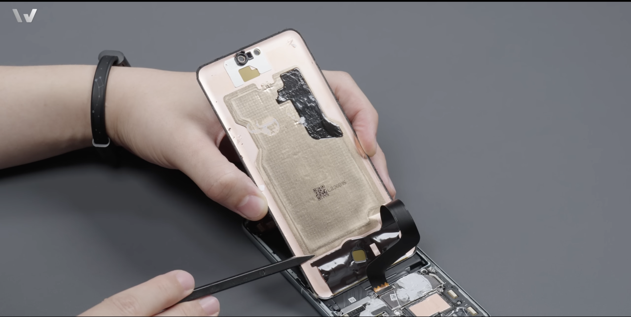 Huawei Mate 60 Pro Teardown: Luxurious Internals, Kirin 9000S Chip ...