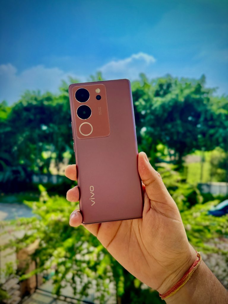 Vivo V29 series live images leak revealing color changing back ahead of ...