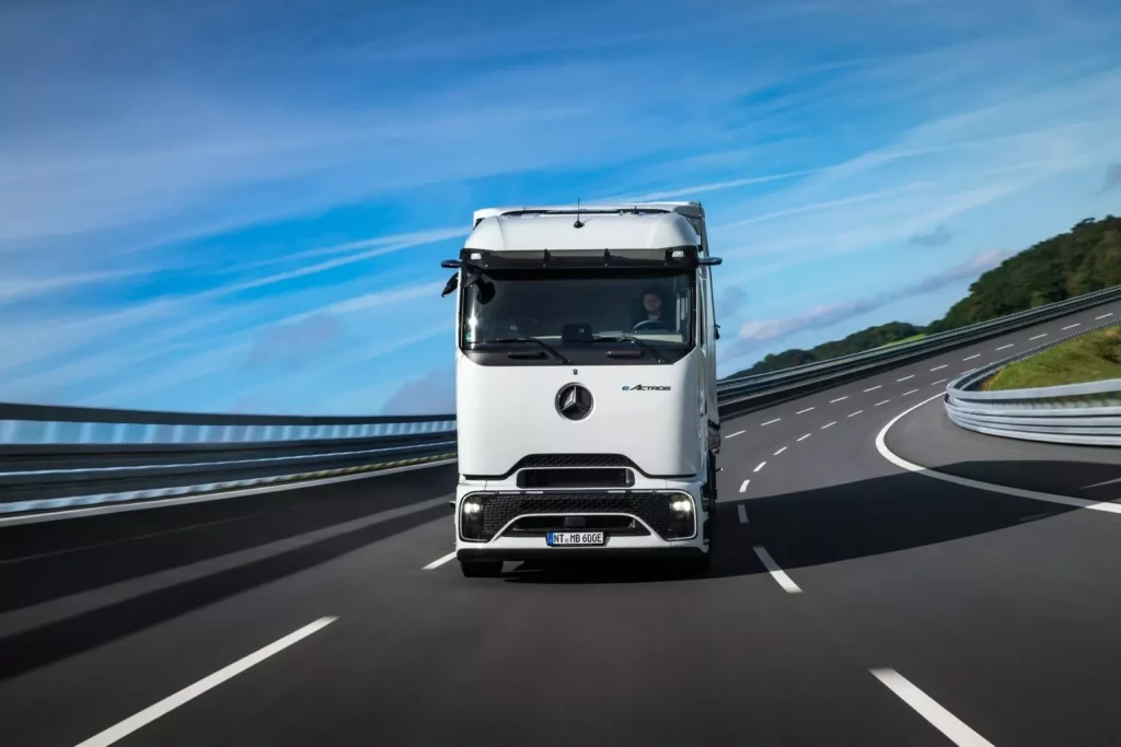 Mercedes eActros 600 electric semi with 500km range unveiled - Gizmochina