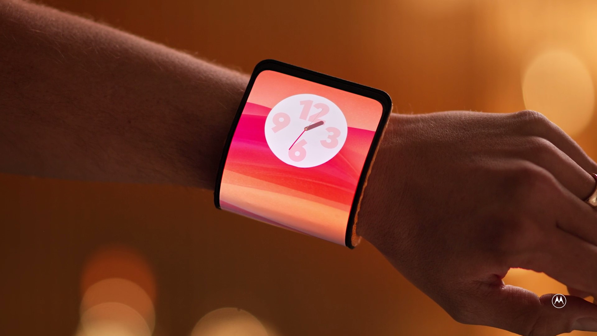 Motorola unveils a flexible smartphone concept that can wrap around ...