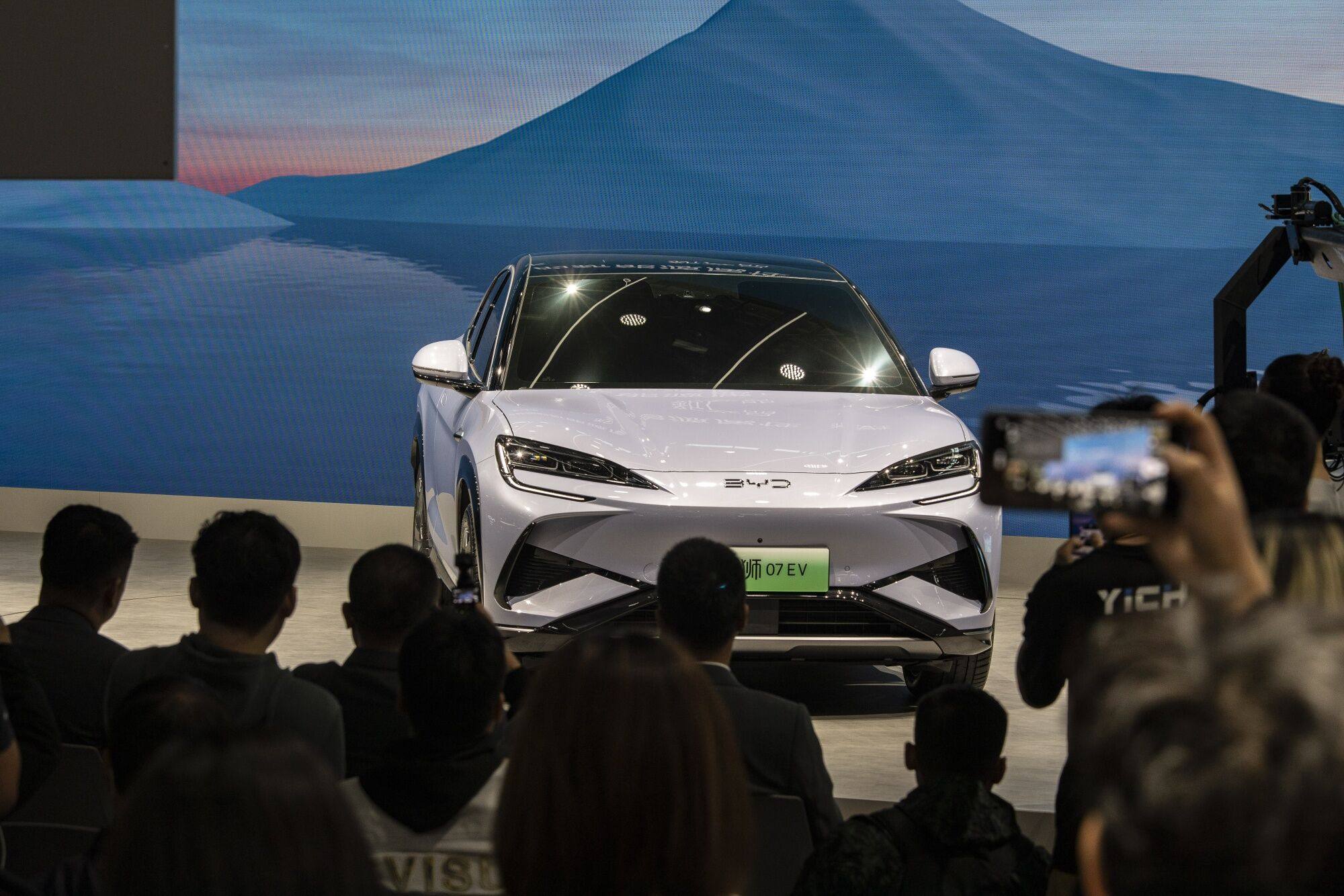 BYD's Latest Launch, the Sea Lion 07 Electric SUV will Rival Tesla's ...