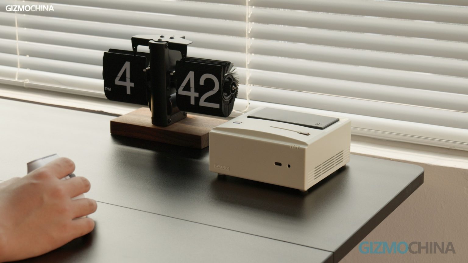 AYANEO Retro Mini PC AM01 Review:They remade Macintosh？ - Gizmochina