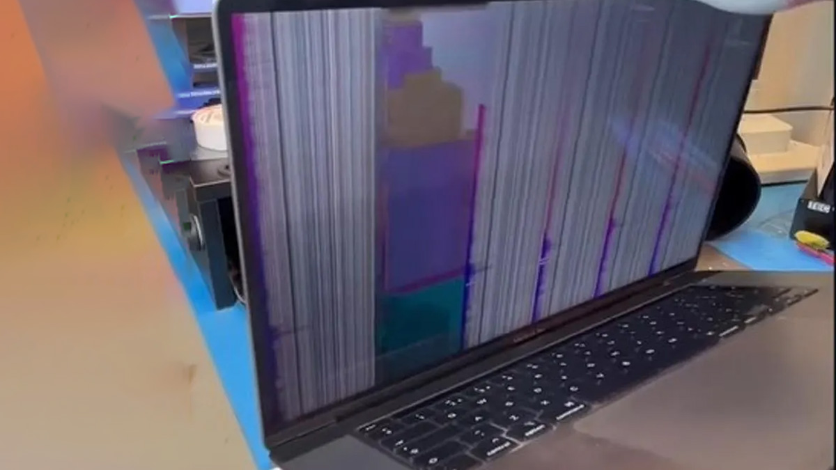 Unexpected MacBook Pro Screen Malfunctions, No Solutions in Sight ...