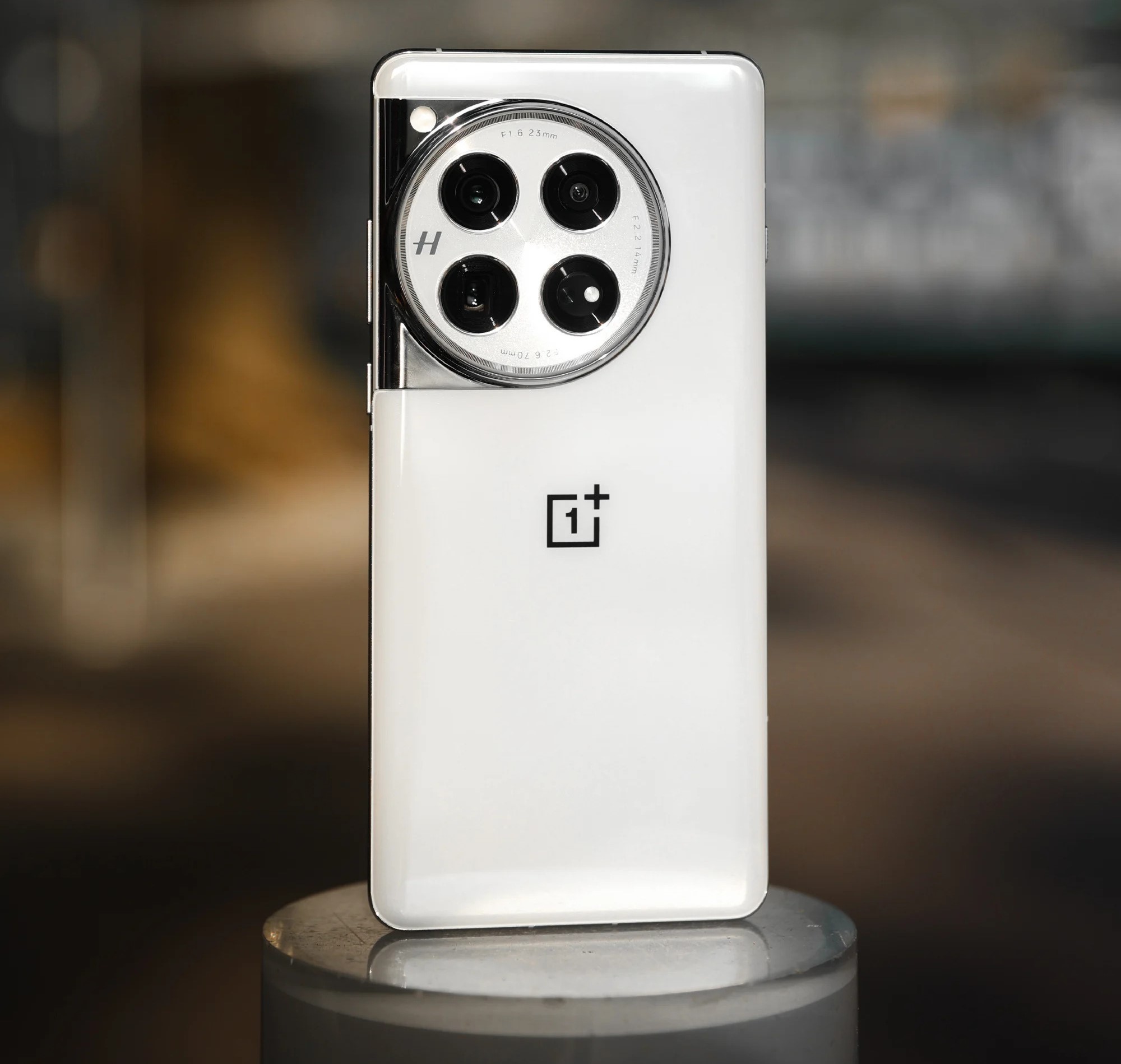 OnePlus 12 Debuts Globally With Periscope Camera, Wireless Charging ...