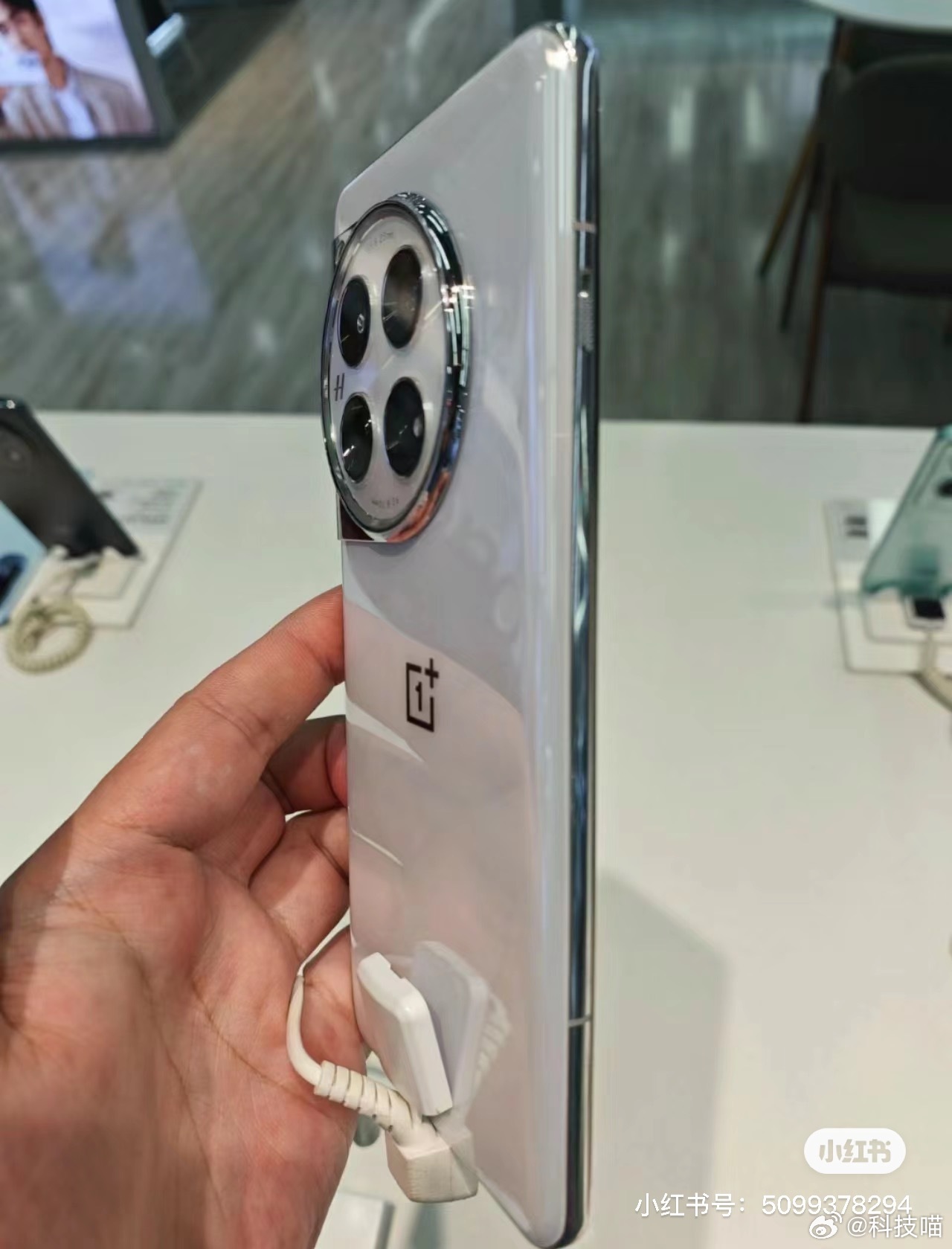 OnePlus 12 RAM, storage variants revealed via real-life images - Gizmochina