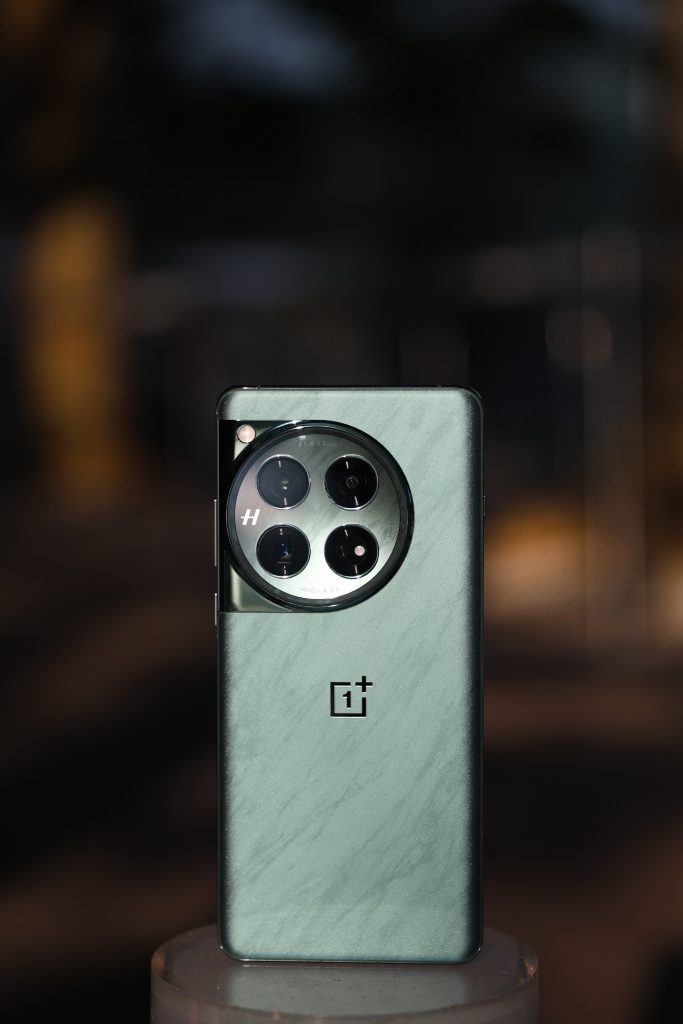 OnePlus 12 RAM, storage variants revealed via real-life images - Gizmochina