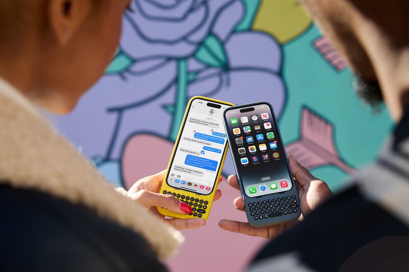 Clicks releases a physical QWERTY keyboard for the iPhone Pro models ...