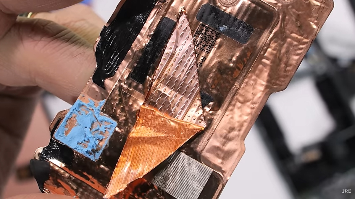 OnePlus 12's massive Cryo Velocity Vapor Chamber revealed in teardown ...